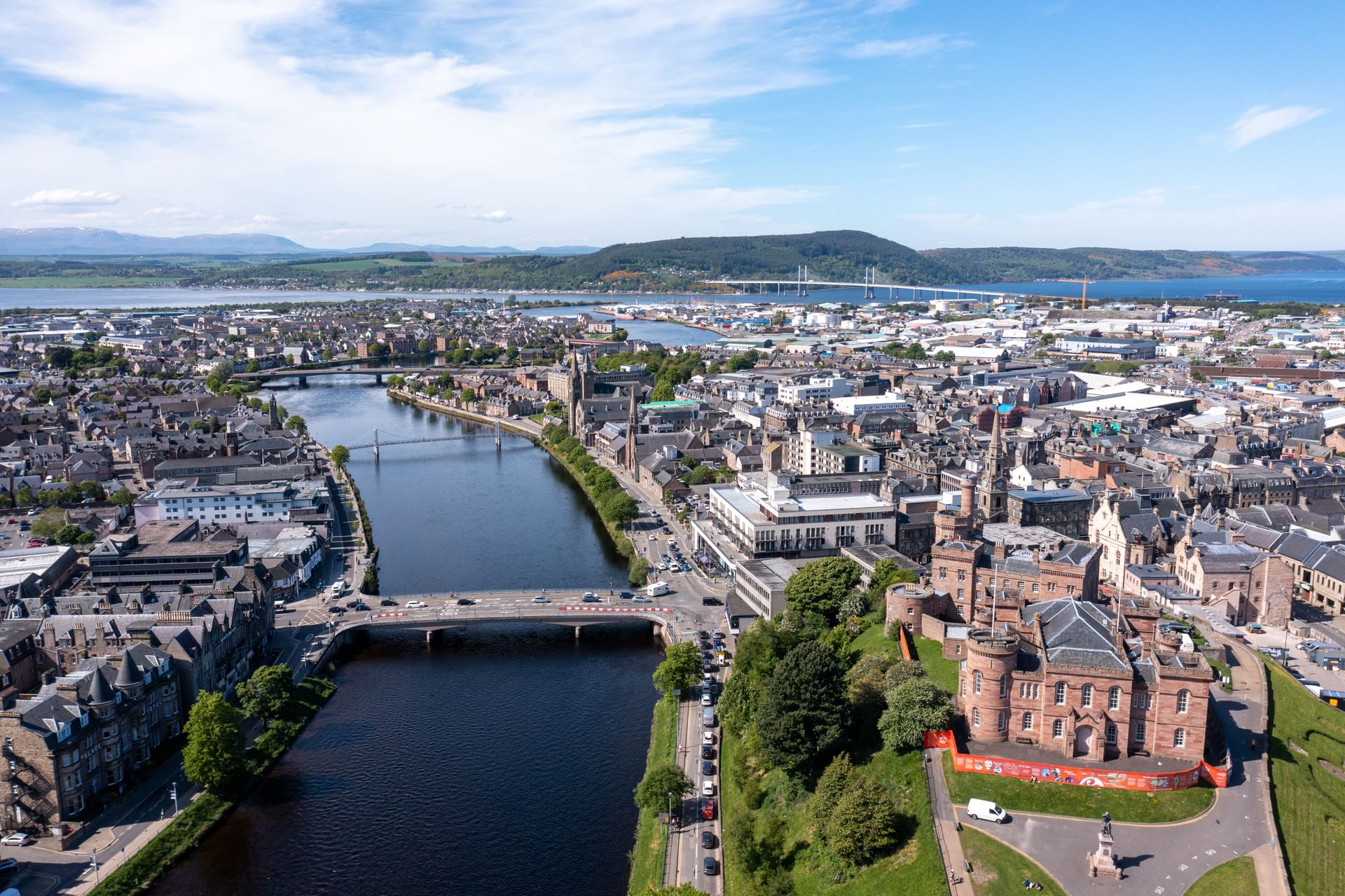 inverness-city-historic-walk-visit-inverness-loch-ness